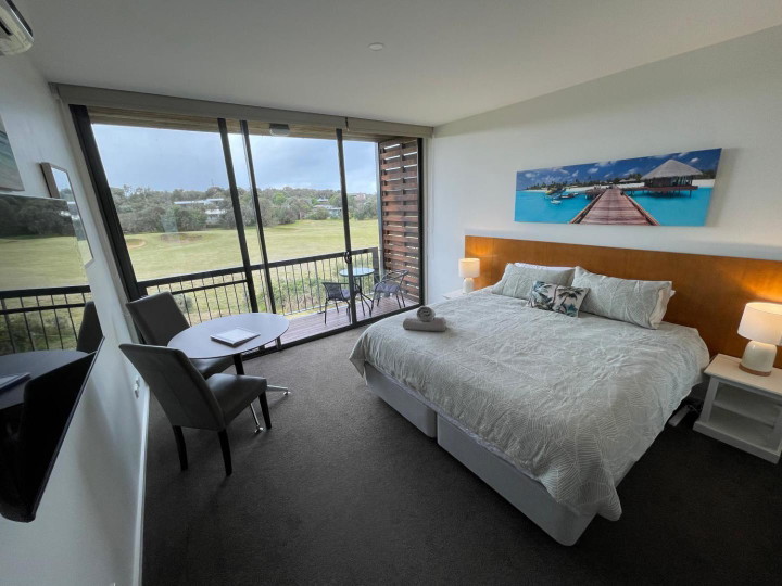 Coastal Cove Suite - With Heated Pool Near Hot Springs & Golf - Melbourne
