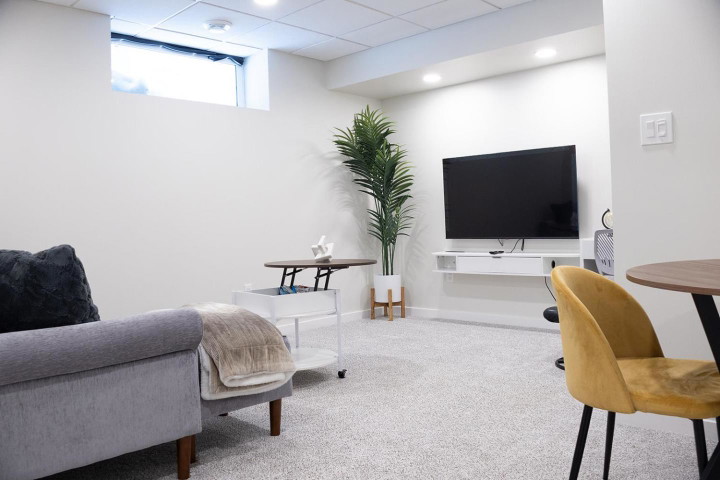 Exquisite Suite In Winnipeg, Private Entrance And Self Check In - Winnipeg