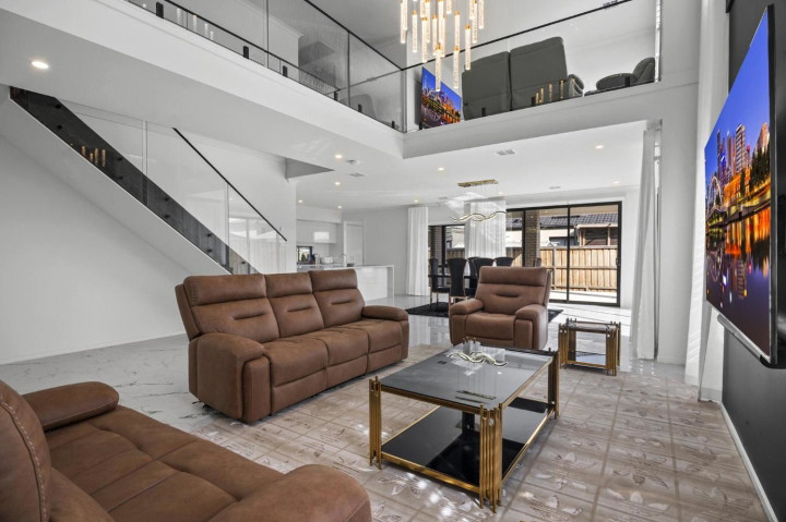 Family 5-bed House Near Tarneit Central - Werribee