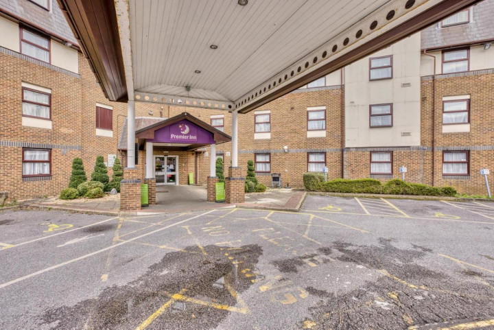 Premier Inn London Gatwick Airport - A23 Airport Way - Redhill