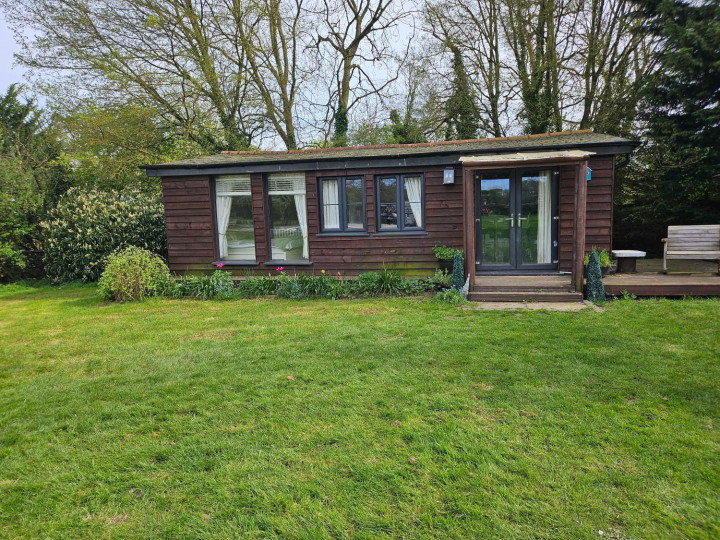 Dunmow 1-bed Cabin Sleeps 4 10 Mins To Stansted - Hertfordshire