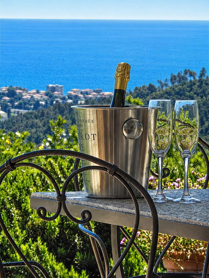 Villa Claudia Appartamento Di Prestigio In Villa Vista Mare - Savona