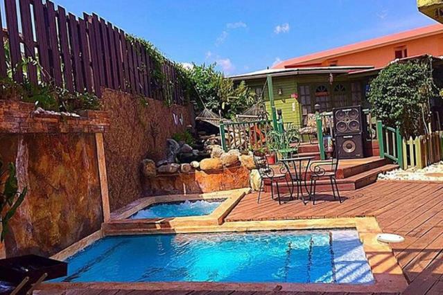 One32 Guesthouse Bejeweled - Kingston