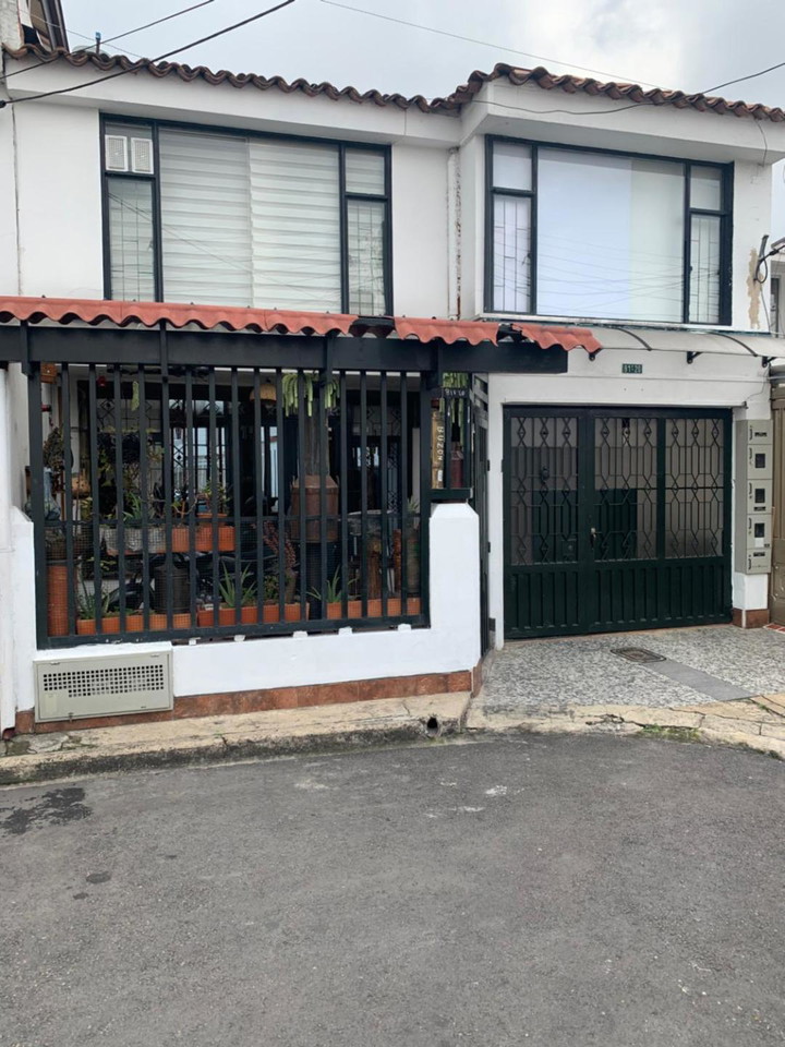 Bellísimo Apartamento Cerca Del C.c Titán Plaza - Bogotà