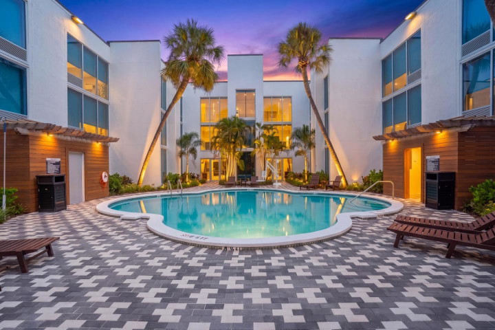 Tropical Palms Hotel - Clearwater, FL