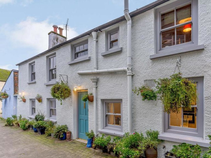 Quaint Cosy Cottage With A Hot Tub In Tenby Centre - Tenby