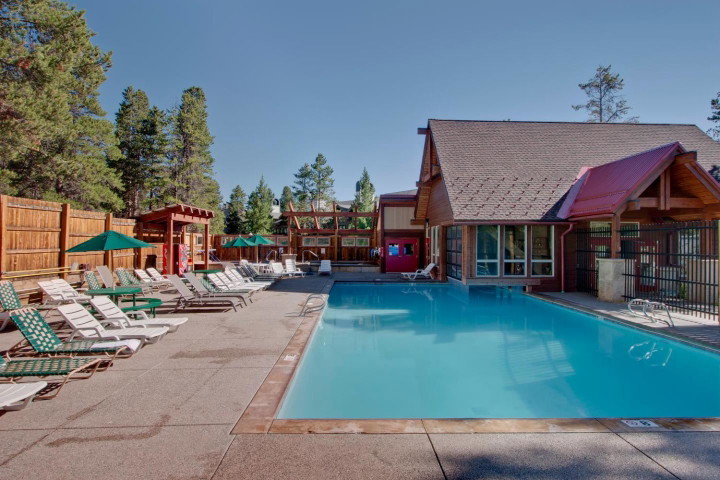 2nd-floor Ski-in/out Condo With Hot Tubs, Pool, Fireplace, Grills, & Gym - Colorado