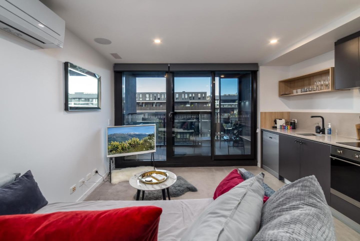 Modern 1-bed Apartment With Pool And Sauna - Belconnen