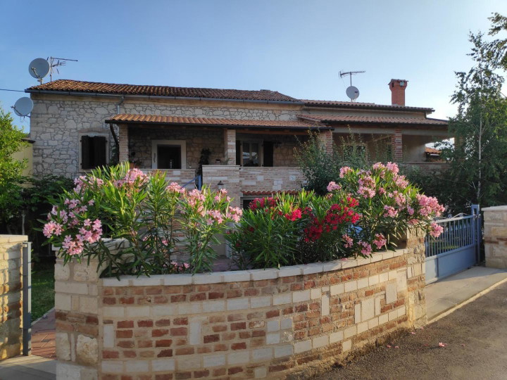 Apartmani Memić 100 M Do Plaže, Apartments Memić Only 100m From Beach - Poreč