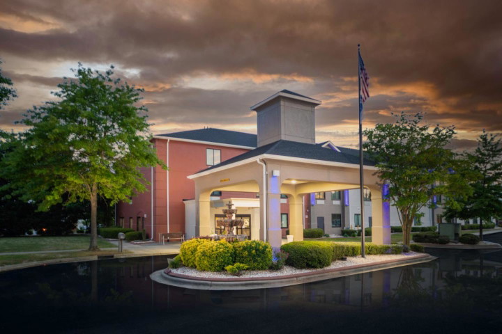 Holiday Inn Express Clayton Southeast Raleigh By Ihg - Clayton, NC