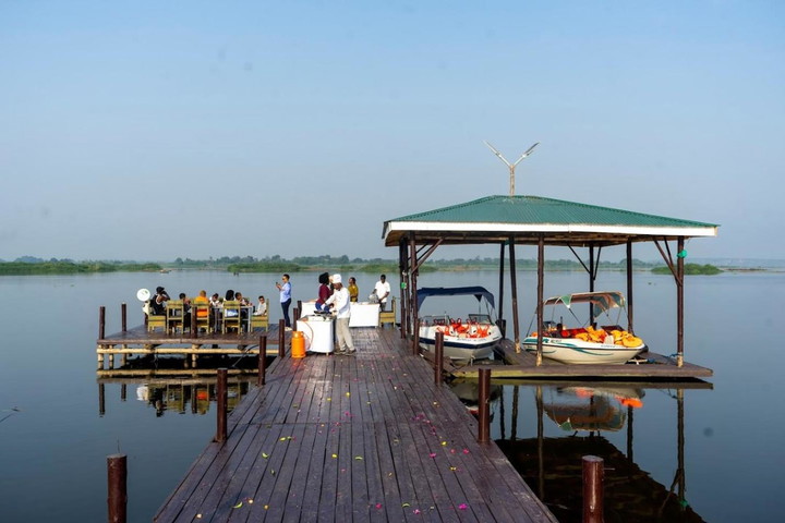 Natural Bamboo Lodge On River Nile Banks In Murchison Falls - Uganda
