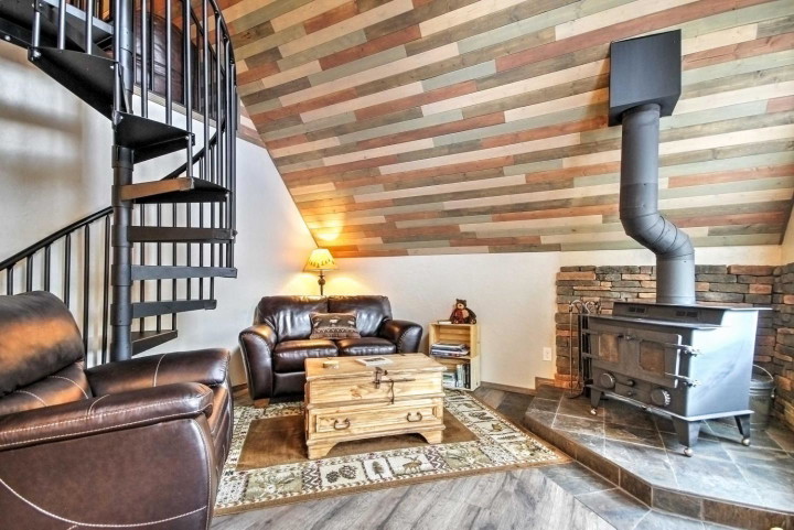 Hillside Cripple Creek Cabin W/ Hot Tub, Mtn Views - Colorado