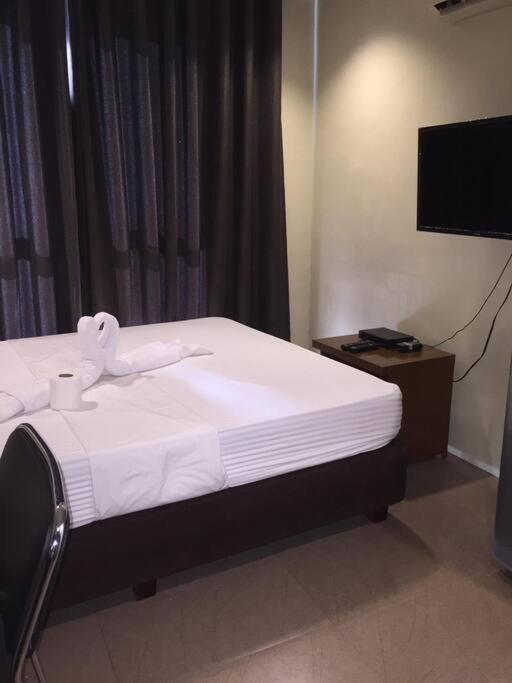 Spacious Studio Apartment B202 - Manille