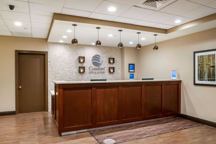Comfort Inn & Suites At Copeland Tower - Metairie, LA