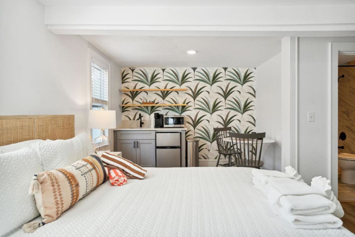 Folliday Inn - The Falls Flyer - Room 14 - Folly Beach, SC