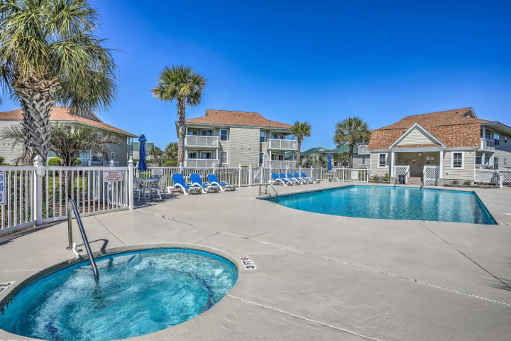 Walk To Beach: North Myrtle Condo! - Sunset Beach, NC