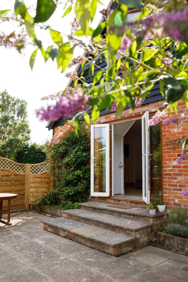 Escape To Orchard Croft Lodge, A Beautifully Appointed Dog Friendly Holiday Home With Flexible Super King Or Twin Beds, Offering The Perfect Stay For Couples, Families Or Friends, Close To West Wittering Beach, All Goodwood Events And Southend Barns - Bosham