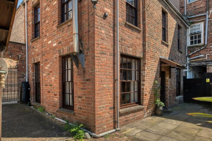Grade Ii Listed Cottage In Central Taunton - Taunton