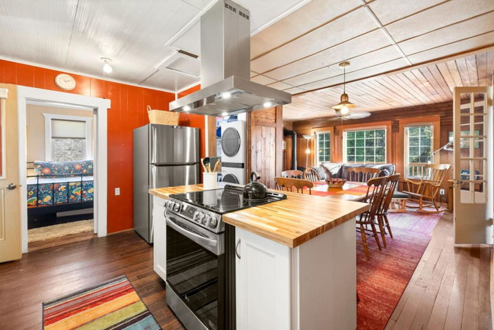 Historic Oceanside Cabin With Peek-a-boo Views Dog Friendly - Oceanside, OR