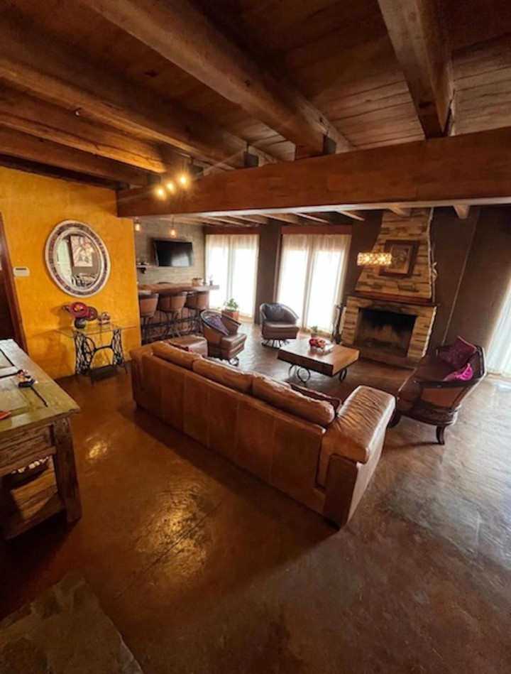 Large Cabin For 12 Guests With 3 Fireplaces, 4 Bedrooms, 6 Bathrooms, And 2 Kitc - Tapalpa
