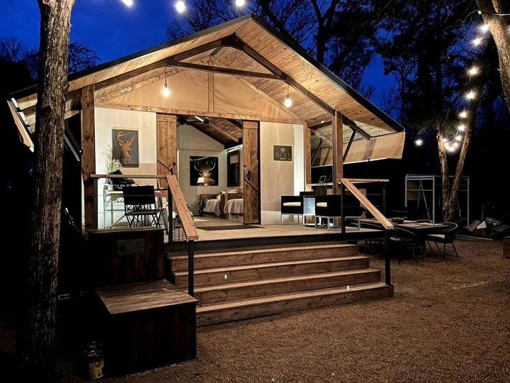 Rustic Lake Bastrop Cabin With Private Patio & Grill Near Austin, Texas - Bastrop, TX