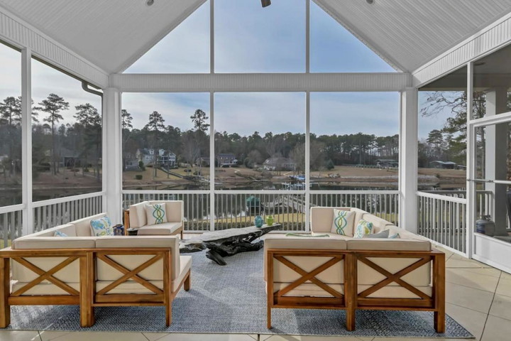 Luxury Escape By The Lake - Gilbert, SC