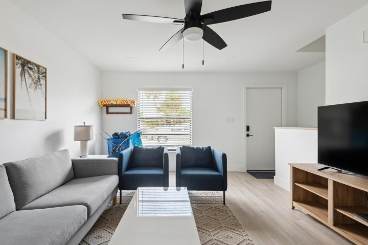 Amazing 2 Bedroom Townhouse Near Beach - Melbourne Beach, FL