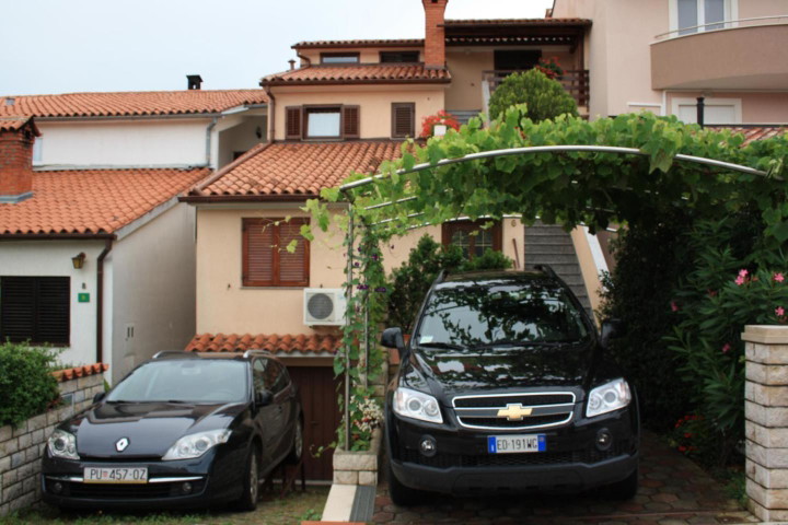 Family Friendly Apartments - Pula