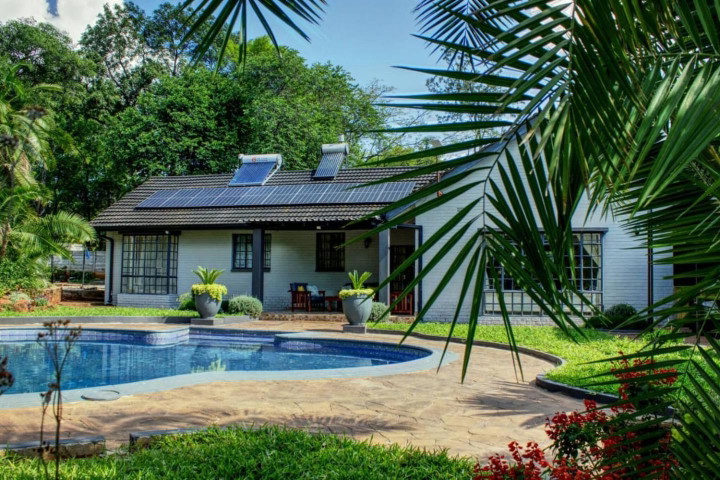 Luxurious Private Villa With Pool Near Sam Levys Village - Harare