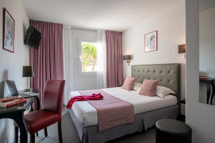 Hotel Du Forum - Pernes-les-Fontaines