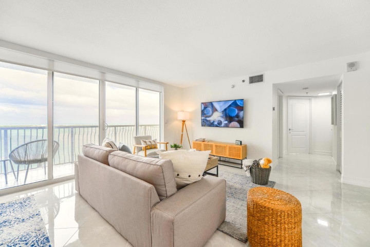 Open The Window And Enjoy The Sea Breeze At Exclusive Condo! - Miami