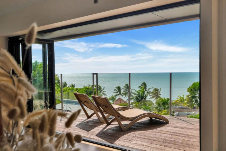 Belle Escapes Trinity Blue Oceanview Home - Trinity Beach