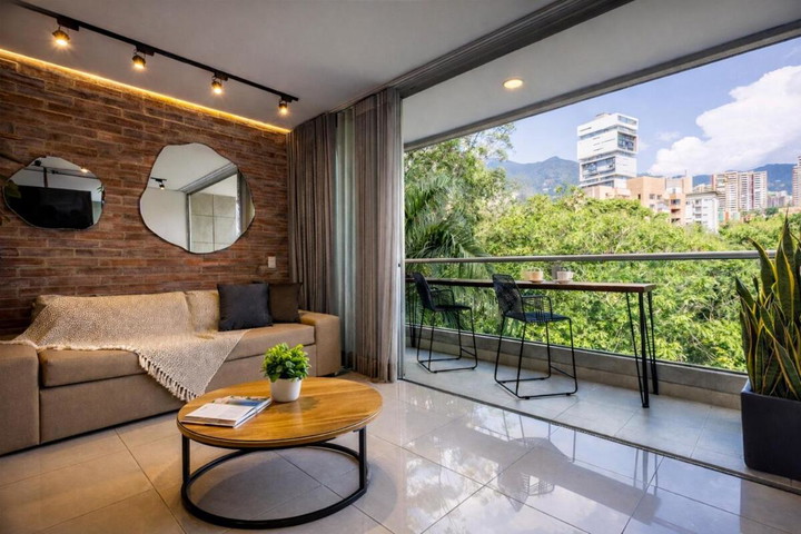 Prime Location With Park Views Ac In El Poblado - Medellín