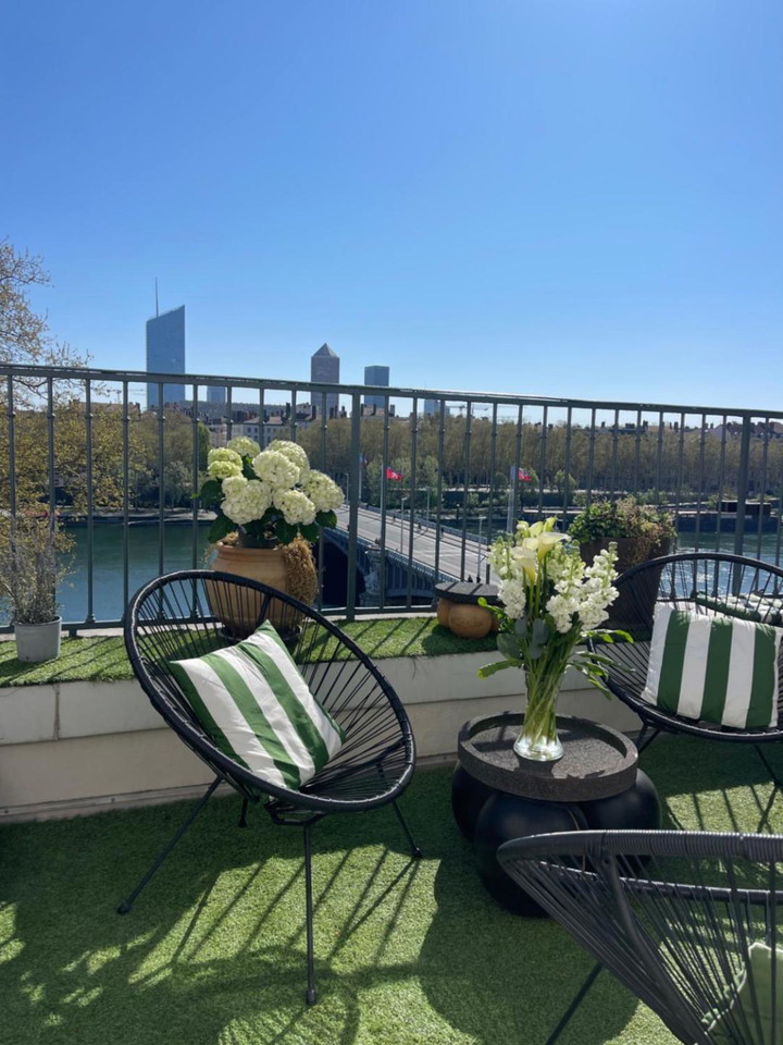 Coeur De Lyon Avec Terrasse Et Jacuzzi - Lyon