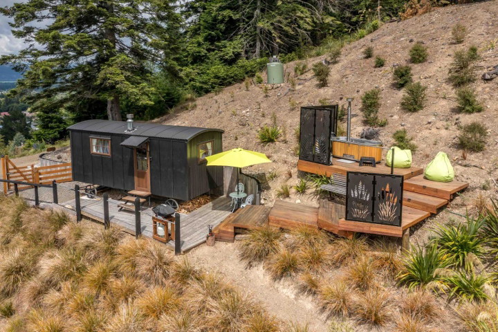 The Shepherds Hut - Boutique Retreat. - Hanmer Springs