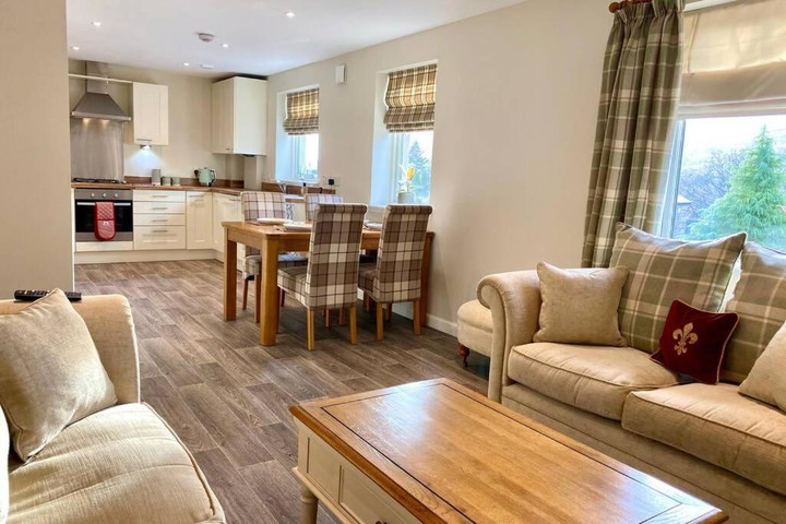 Beautiful 2 Bedroom, 2 Bathroom Flat With Parking. - Blair Atholl