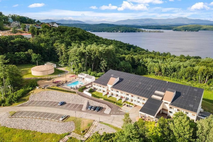 Cedar Lodge Condo With Loft And Private Balcony - Laconia, NH