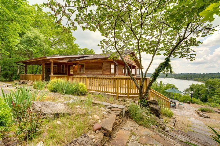 Eagle Rock Gem On Table Rock Lake W/ Decks & Grill - Beaver Lake, AR
