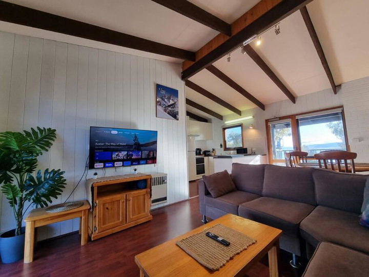 The Hideout - Lake Views & Balcony W Bbq I Central Location I Wi-fi I Smart Tv - By Happyhosts - 진다바인