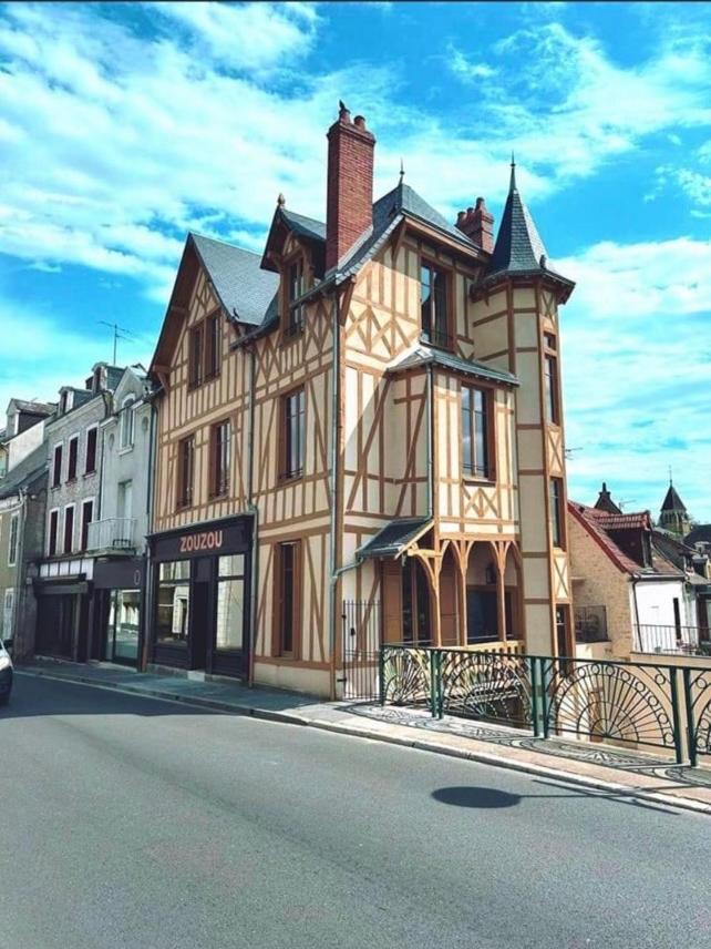 Logis Hotel La Maison à Pan De Bois - Vierzon