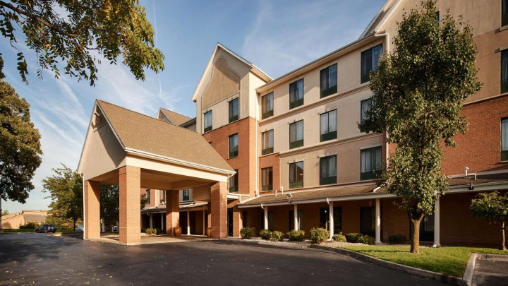 Best Western Plus Kalamazoo Suites - Portage, MI