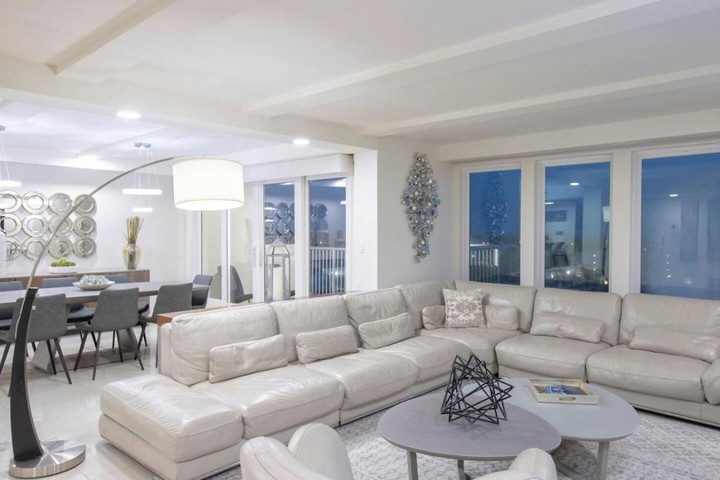 Luxurious Retreat Condo With Pool And Beach Access - South Padre Island
