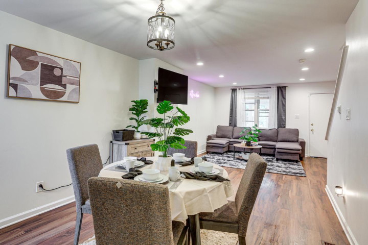 Groups & Pets Welcome! Spacious Philly Rowhouse - Philadelphia
