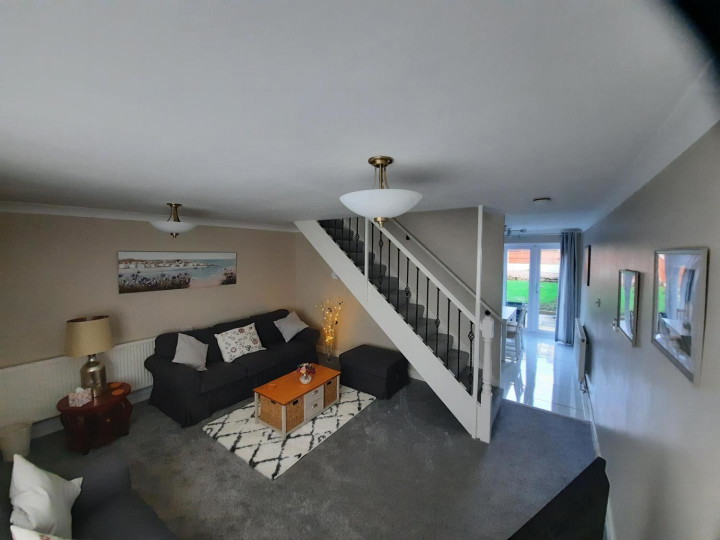 Cosy 3 Bedroom Residential House, Private Garden, 30 Minutes From Alton Towers, 5 Minute Walk To Trentham Gardens. - Stoke-on-Trent