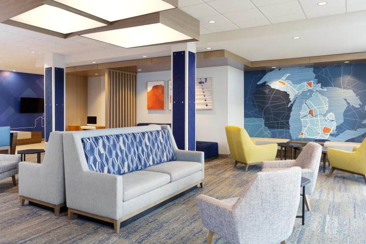 Holiday Inn Express & Suites Clarksville North By Ihg - Clarksville, TN