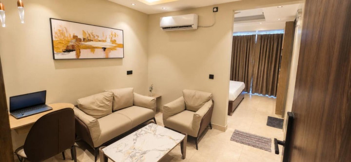 Pks Studios With Balcony Gaur City Ek Murti - Noida