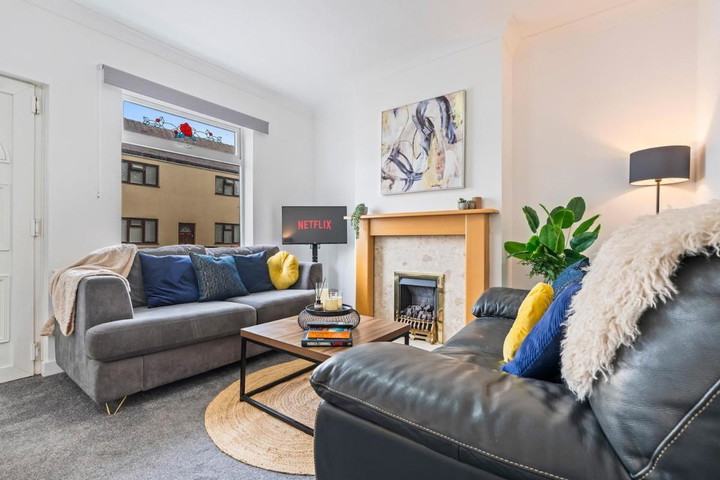 Contractor Stay In Cannock - Sleeps 5 - Stafford