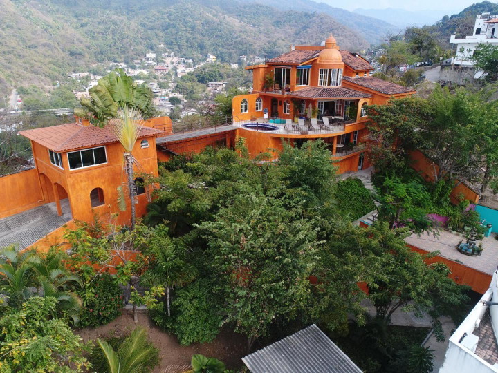 Casa Lorenzo Orange Sunsets, Lush Landscape, Intown, Privacy - Puerto Vallarta