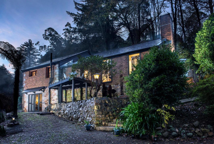 The Stone On The Hill - 3 Bedroom House - Melbourne