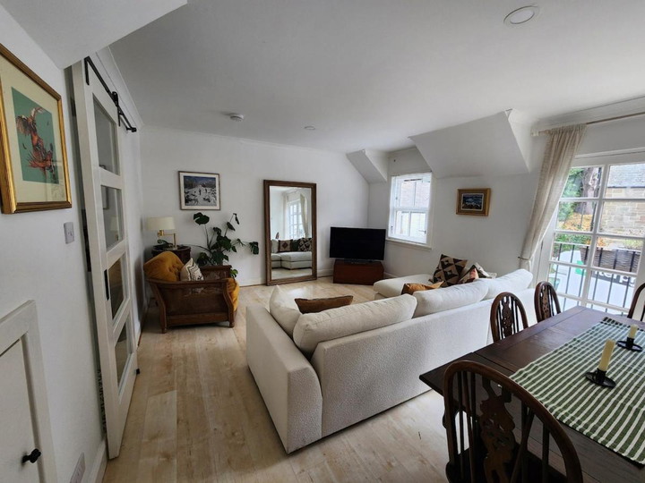 Bright And Spacious Dunkeld Retreat With Balcony And Private Parking - Dunkeld